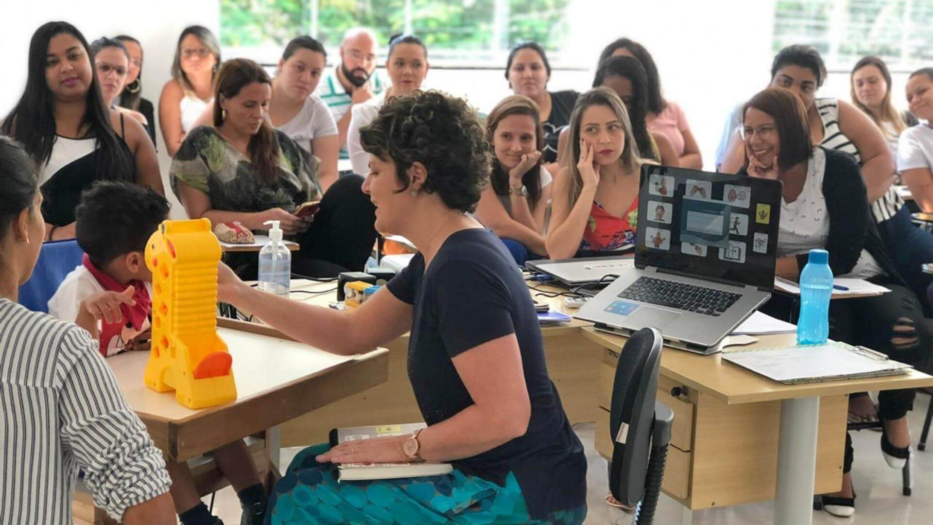 Clarear Fonoaudiologia - Cursos e Consultoria | CSA e PODD